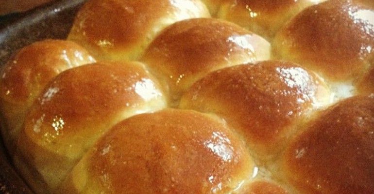 Tastee Recipe Fluffy And Buttery Greek Yogurt Honey Dinner Rolls ...