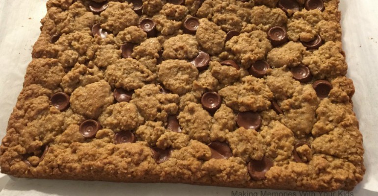 Tastee Recipe Nana's Famous Oatmeal Rolo Bars - Tastee Recipe